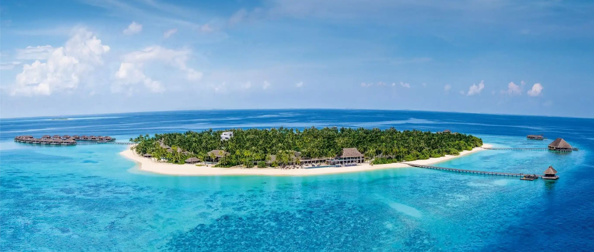 MALDIVES BREAKS SINGLE-DAY TOURIST ARRIVAL RECORD